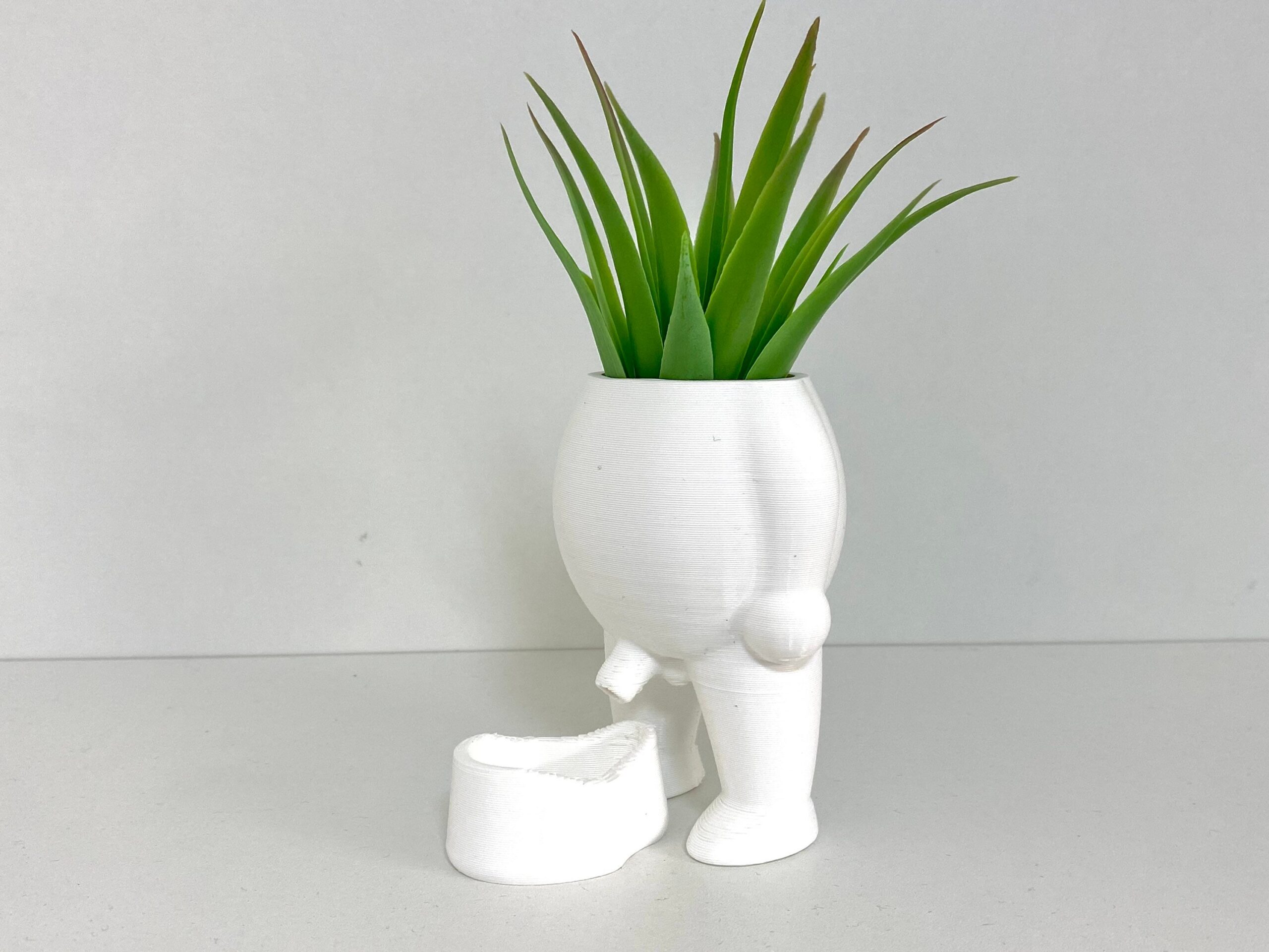 Peeing Paul Planter Pot – Funny Home Airplant Decoration – Gadgetalicious